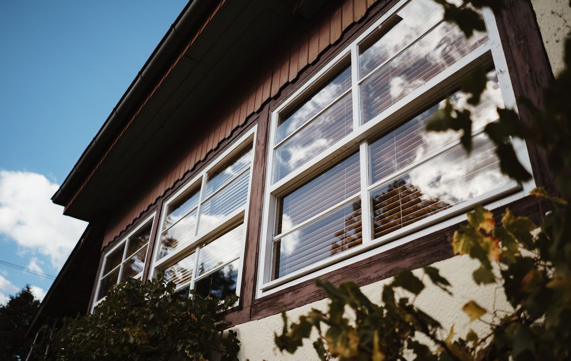 Benefits and Pitfalls of Tinted Home Windows - HQ Grande Prairie